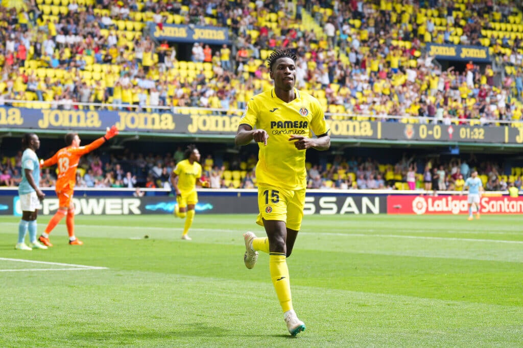 چێڵسی ئەستێرەیەکی سێنیگالی دەگوازێتەوە - Yariga