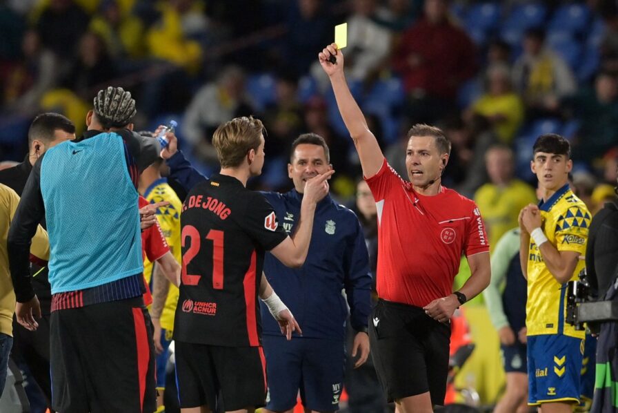 حاڵەتێکی پڕمشتومڕی ناوبژیوانی لە یارییەکەی بارسێلۆنا روویدا - Yariga