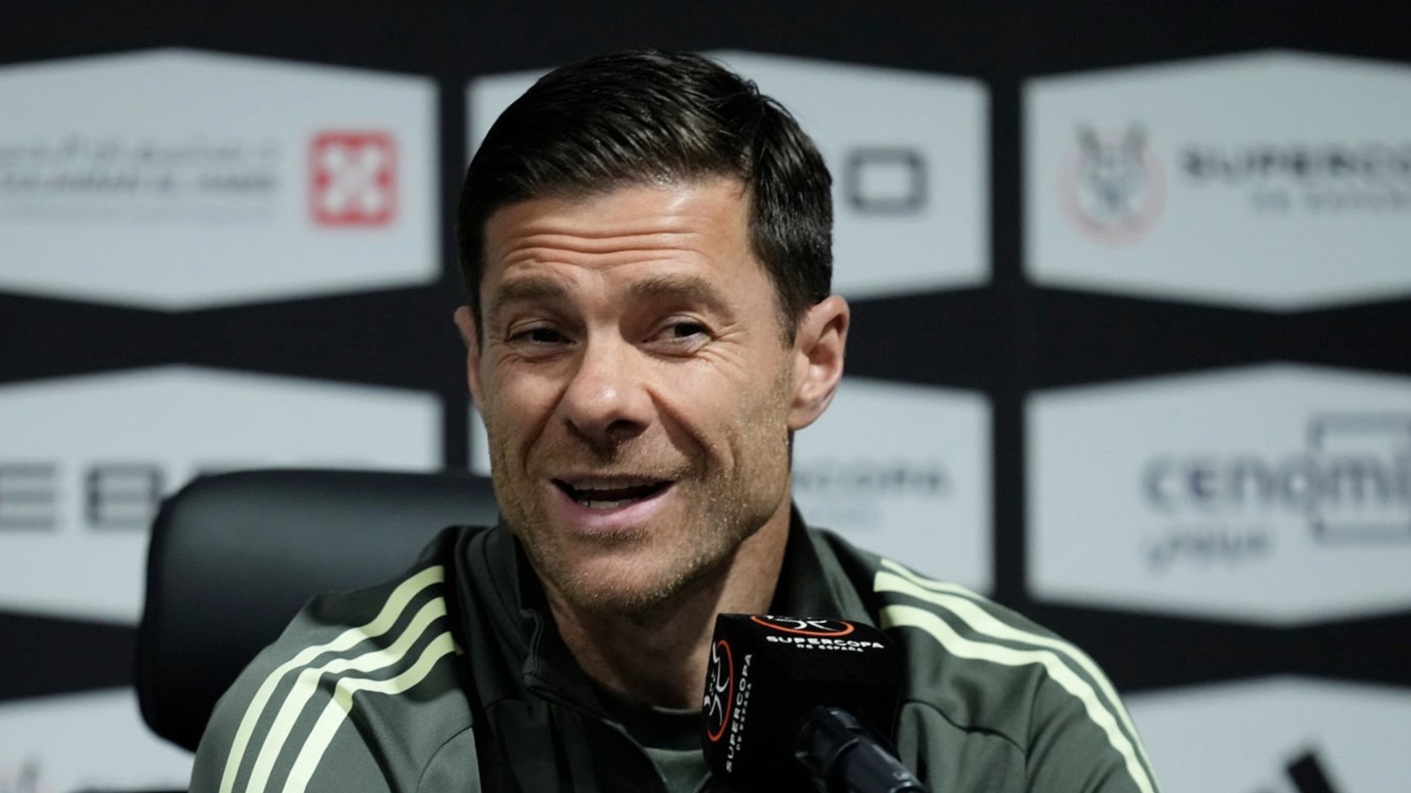 كۆنگرەی رۆژنامەوانی چابی ئاڵۆنسۆ پێش رووبەڕووبوونەوەی بارسێلۆنا - Yariga