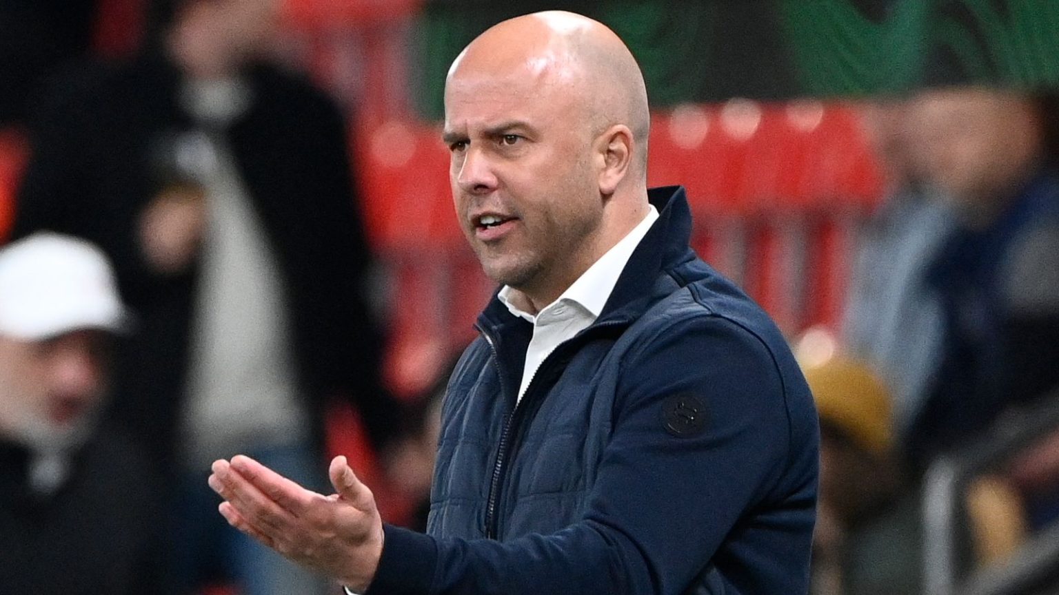 چابی ئاڵۆنسۆ لە دەرگای یانەیەکی گەورەی پرێمەرلیگ دەگەڕێتەوە کاری راهێنەرایەتی - Yariga